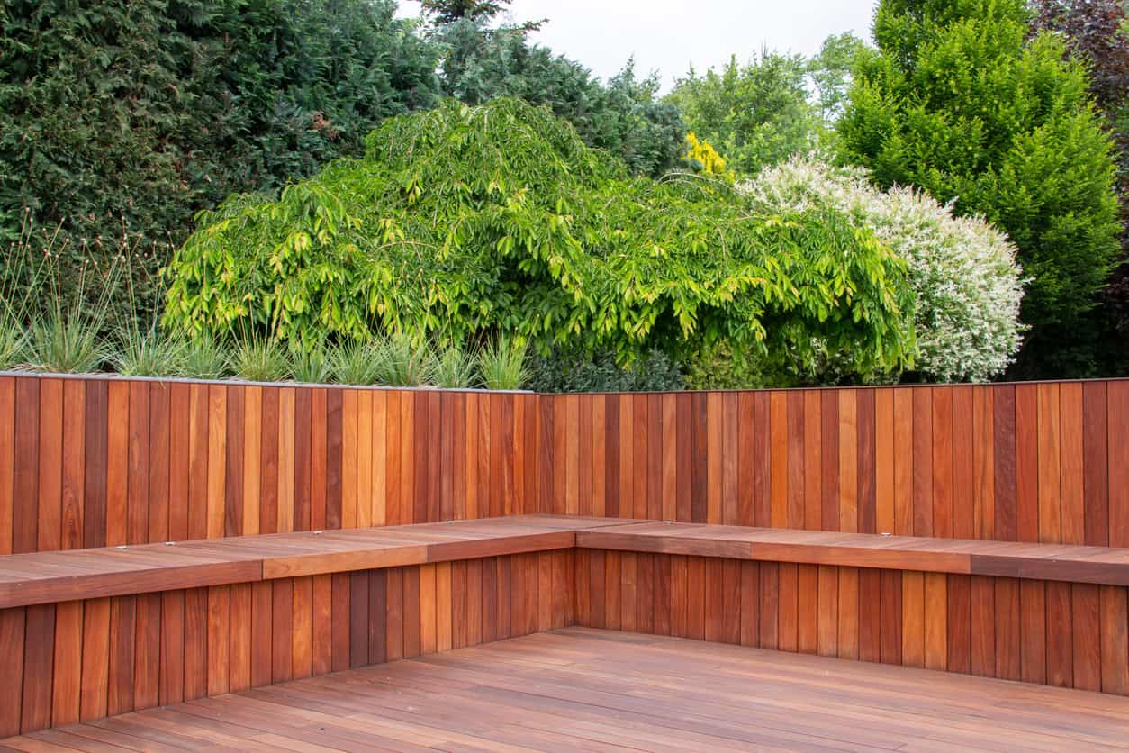 Lage tuinafsluitingen: Soorten, Prijs & Installatie